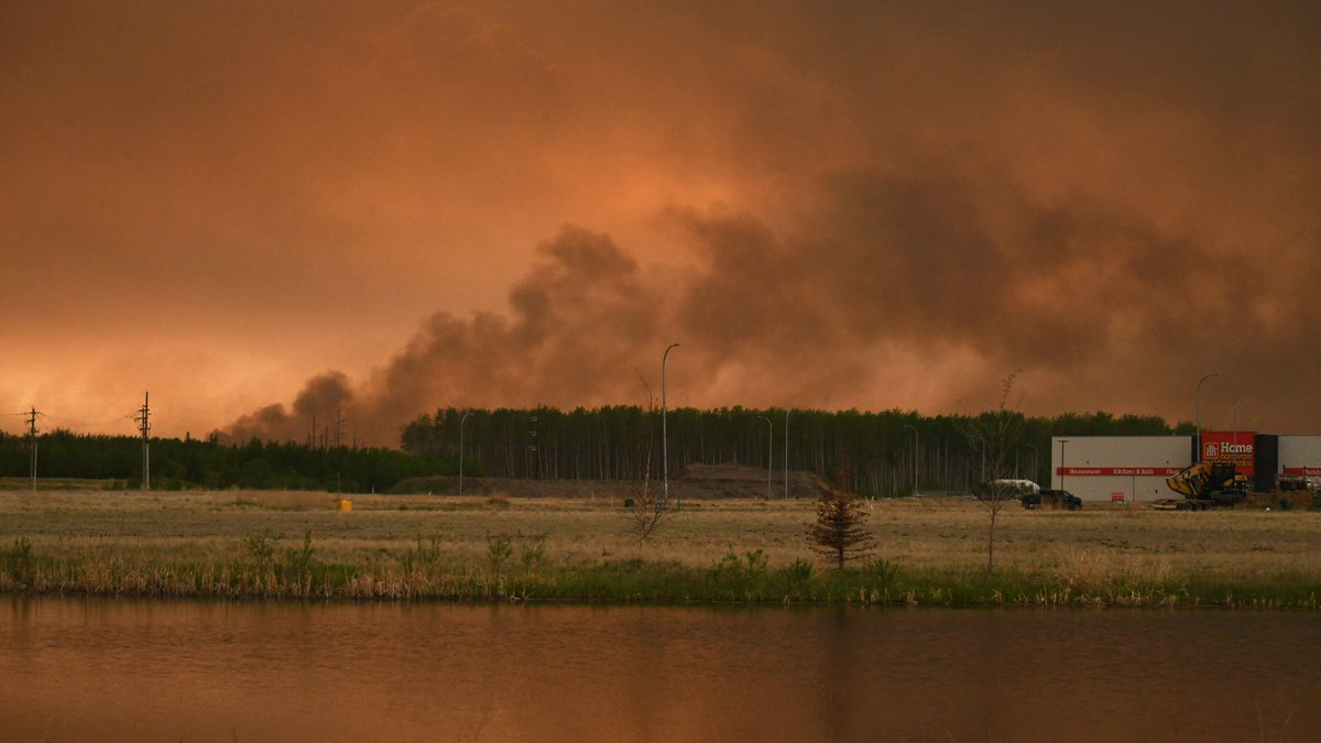 U of A’s wildfire analytics team develops tool to support communities ...